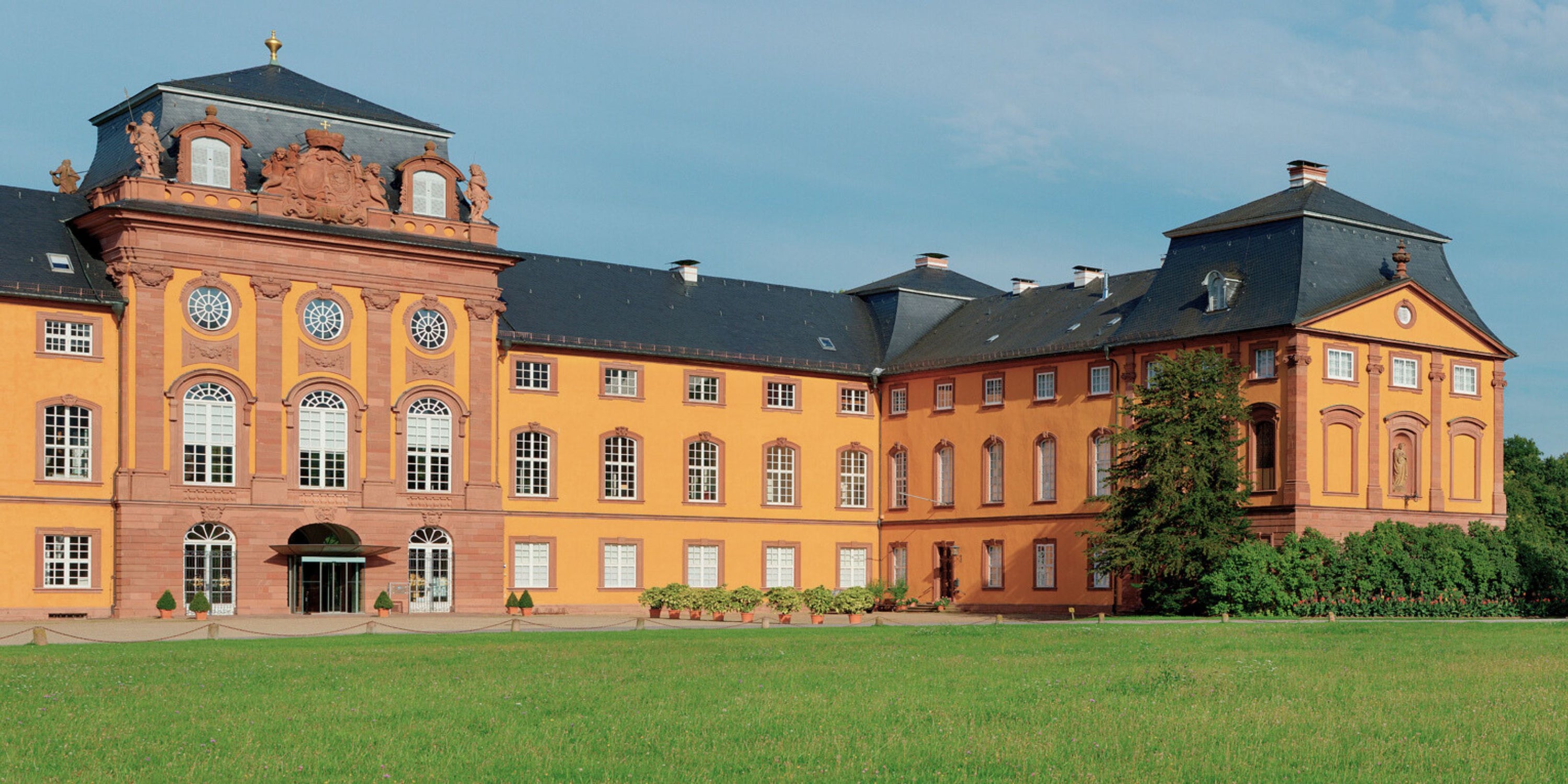 Unser Weingut mit Vinothek am Schloss Kleinheubach in Churfranken